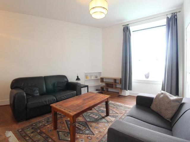 Sunnybank Road, Top Floor Right