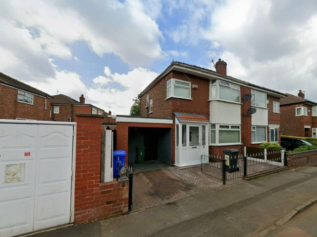 Sunnybank Road, Droylsden M43 3 bed semi detached house to rent £1,320 pcm £305 pw