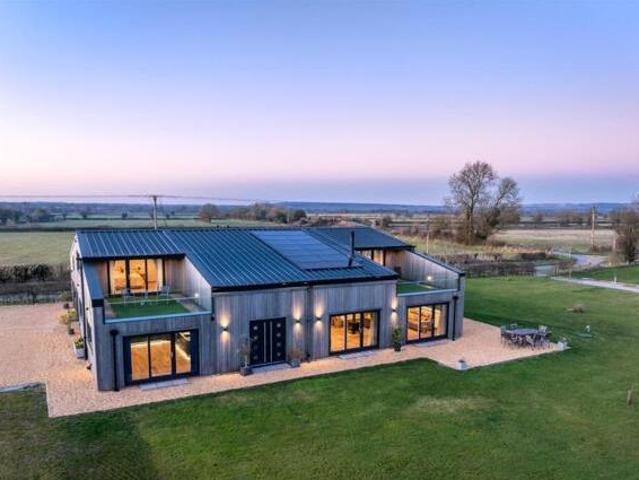 Sunnycroft Barn, Cowleaze Lane, 4 Bedroom Farm