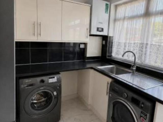Sunnycroft Road, Southall, Middlesex. 3 bed semi detached house to rent £2,800 pcm £646 pw