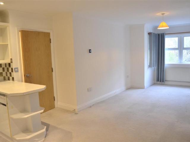 Sunnydene Road, Purley CR8 2 bed apartment to rent £1,600 pcm £369 pw