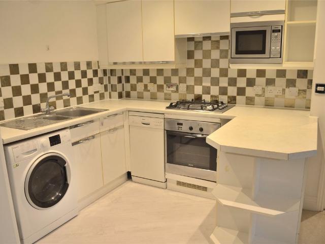 Sunnydene Road, Purley CR8, 2 bed flat to rent, £1,650 pcm | PrimeLocation
