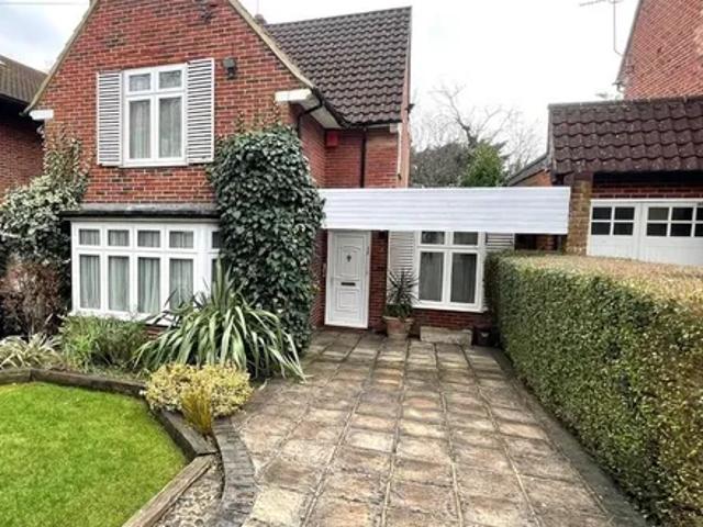 Sunnyfield, London, NW7 4RD, United Kingdom | 3 bed house for rent #140229204 | Rentberry