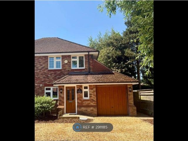Sunnyhill Cottages, Crawley RH10, 3 bed semi detached house to rent, £2,000 pcm | PrimeLocation