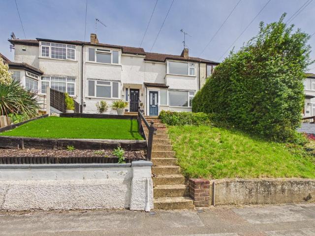 Sunnyhill Road, Hemel Hempstead, HP1 2 bed terraced house to rent £1,900 pcm £438 pw