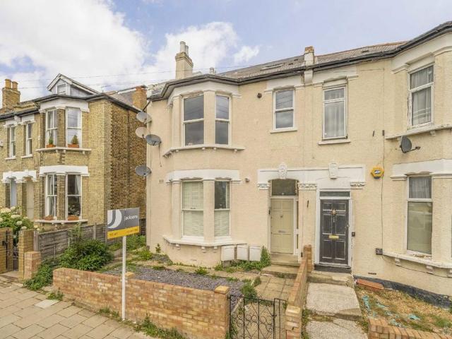 Sunnyhill Road, London SW16 2 bed flat to rent £2,300 pcm £531 pw