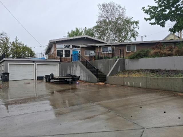 Sunnyside Ave