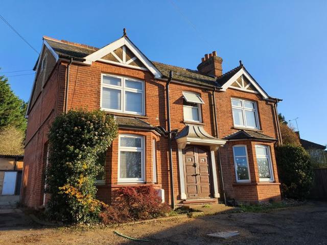 Sunnyside, London Road, Chalfont St. Giles HP8, 1 bed flat to rent, £900 pcm | PrimeLocation