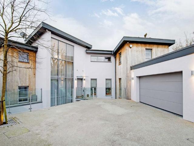Sunnyside, London SW19 5 bed detached house to rent £23,500 pcm £5,423 pw