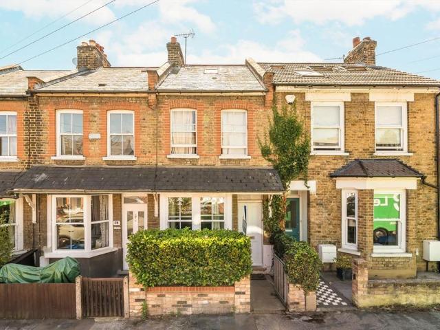 Sunnyside Road, Teddington TW11 2 bed terraced house to rent £2,800 pcm £646 pw