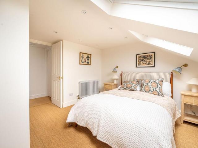Sunnyside Road, Leyton, Leyton. 3 bed terraced house to rent £4,650 pcm £1,073 pw