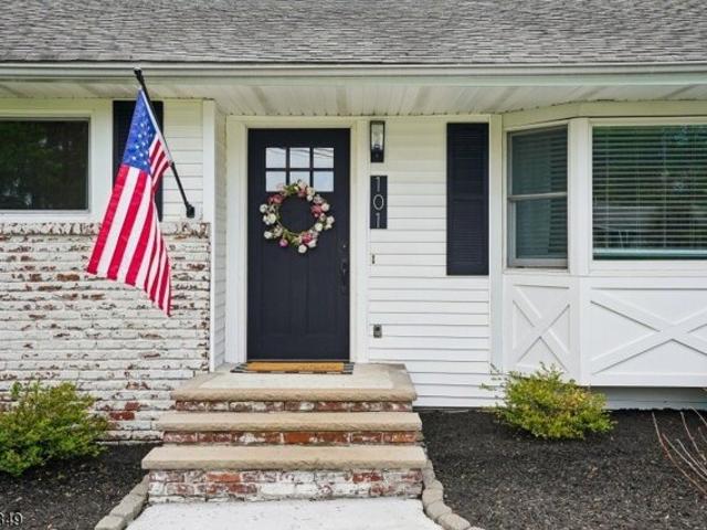 Sunnyview Ave W, Mansfield, Home For Sale