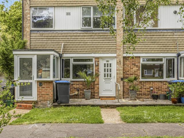 Sunnywood Drive, RH16 2 bed flat to rent £1,325 pcm £306 pw