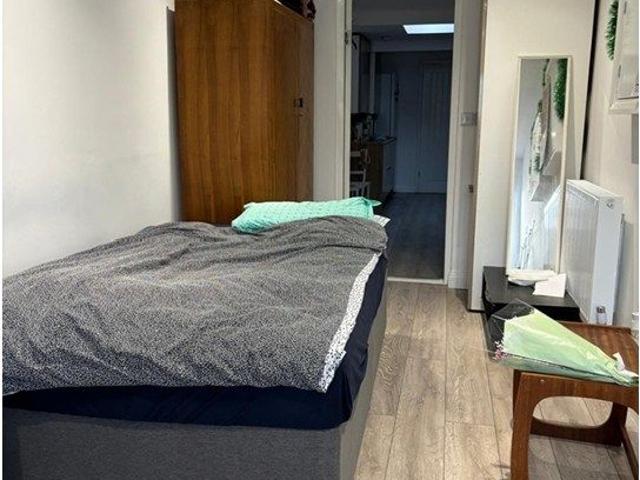 Sunrise Avenue, Chelmsford CM1, Studio to rent, £1,150 pcm | PrimeLocation
