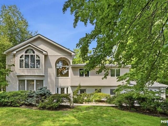 Sunrise Dr, Montvale, Home For Sale