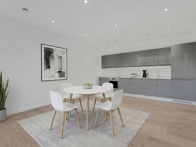 Sunrise Parkway, Milton Keynes MK14, 2 bed flat to rent, £1,340 pcm | PrimeLocation