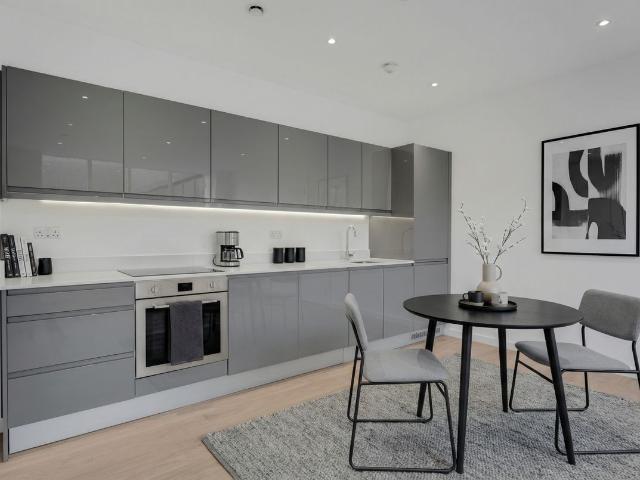 Sunrise Parkway, Milton Keynes MK14, 2 bed flat to rent, £1,350 pcm | PrimeLocation