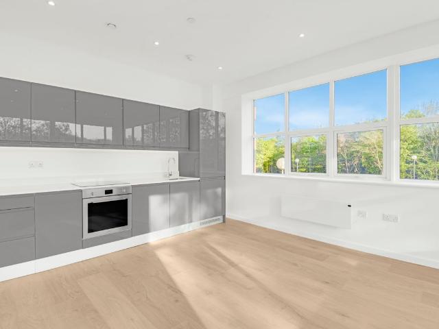 Sunrise Parkway, Milton Keynes MK14, 2 bed flat to rent, £1,450 pcm | PrimeLocation