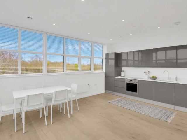 Sunrise Parkway, Milton Keynes MK14, 2 bed flat to rent, £1,475 pcm | PrimeLocation