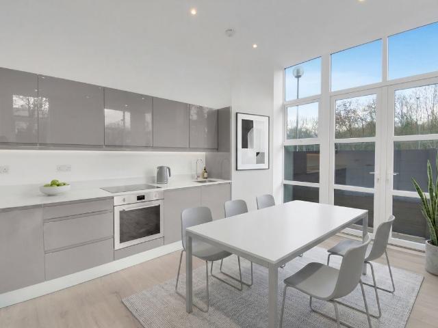 Sunrise Parkway, Milton Keynes MK14, 2 bed flat to rent, £1,575 pcm | PrimeLocation