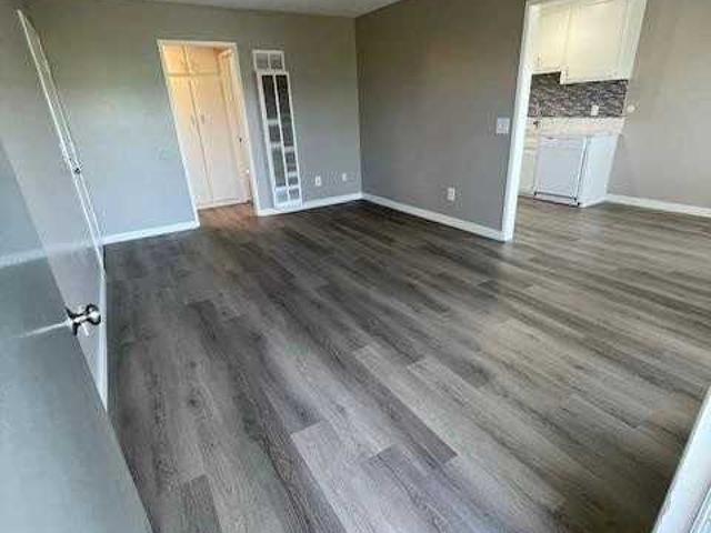 Sunset Bay III Apartment Community 1 Bedroom Apartment for Rent at 301 Avocado St, Costa Mesa, CA 92627 Central Costa Mesa