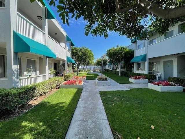 Sunset Bay III Apartment Community 2 Bedroom Apartment for Rent at 301 Avocado St, Costa Mesa, CA 92627 Central Costa Mesa