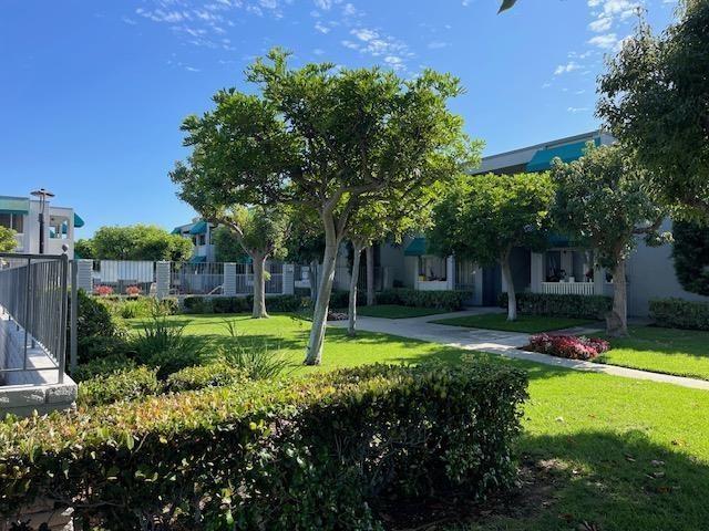 Sunset Bay III Apartment Community 2 Bedroom Apartment for Rent at 301 Avocado St, Costa Mesa, CA 92627 Central Costa Mesa
