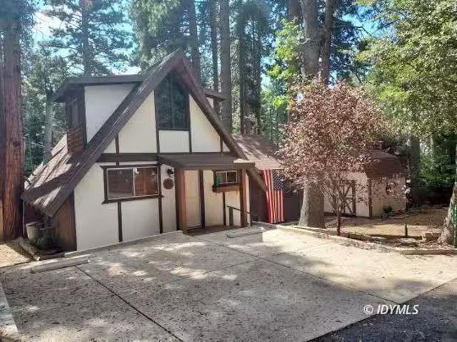Sunset Drive Classic Cabin Apartments in Idyllwild Pine Cove.