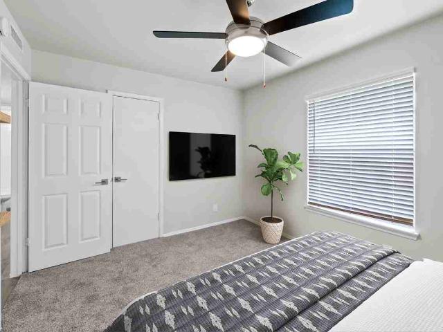 Sunset Heights Studio Apartment for Rent at 8222 Gault Ln, San Antonio, TX 78209