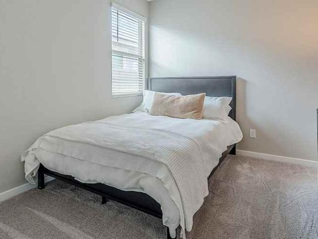 Sunset Point 4 Bedroom Apartment for Rent at 4418 S 69th Ave, Phoenix, AZ 85043