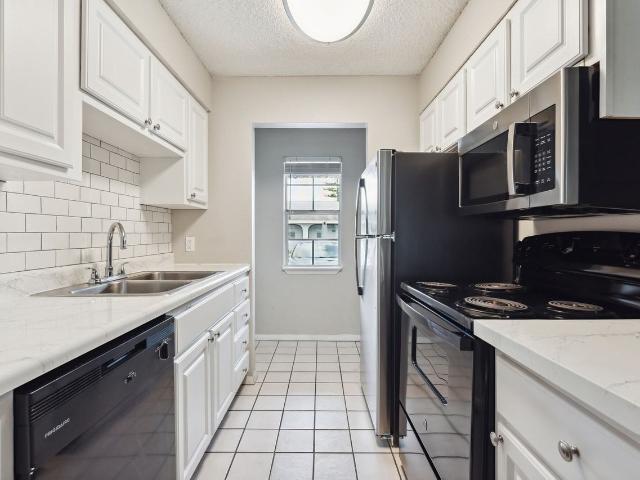 Sunset Place 1 Bedroom Apartment for Rent at 5953 Curry Ford Rd, Orlando, FL 32822 Engelwood Park