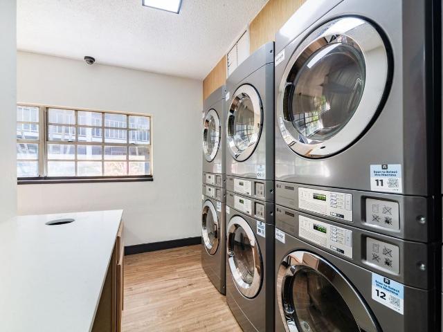 Sunset Place 1 Bedroom Apartment for Rent at 5953 Curry Ford Rd, Orlando, FL 32822 Engelwood Park