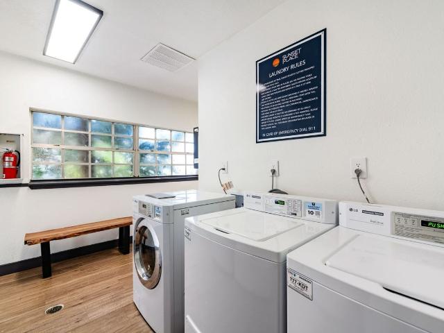 Sunset Place 1 Bedroom Apartment for Rent at 5953 Curry Ford Rd, Orlando, FL 32822 Engelwood Park