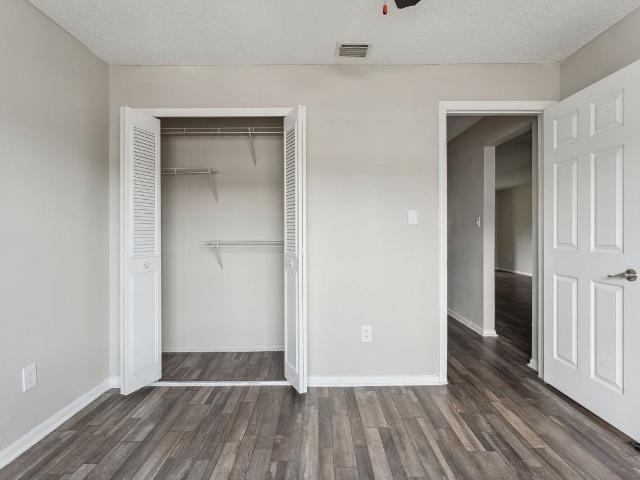 Sunset Place 1 Bedroom Apartment for Rent at 5953 Curry Ford Rd, Orlando, FL 32822 Engelwood Park