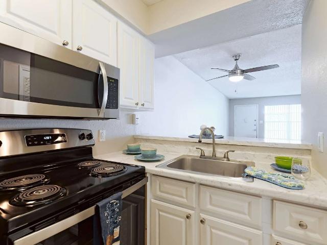 Sunset Place 1 Bedroom Apartment for Rent at 5953 Curry Ford Rd, Orlando, FL 32822 Engelwood Park