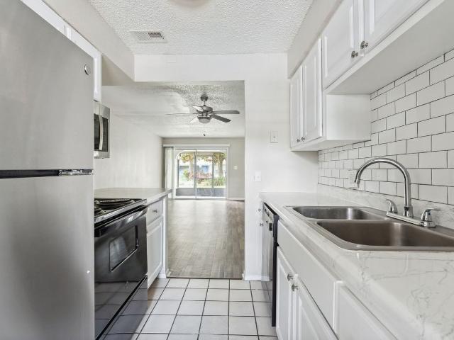 Sunset Place 2 Bedroom Apartment for Rent at 5953 Curry Ford Rd, Orlando, FL 32822 Engelwood Park