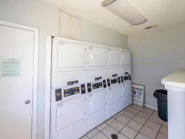 Sunset Place Studio Apartment for Rent at 5953 Curry Ford Rd, Orlando, FL 32822 Engelwood Park