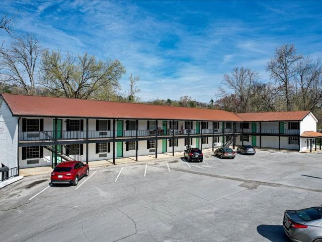 Sunset Rock Apartments 1 Bedroom Apartment for Rent at 2845 Dayton Blvd, Chattanooga, TN 37415