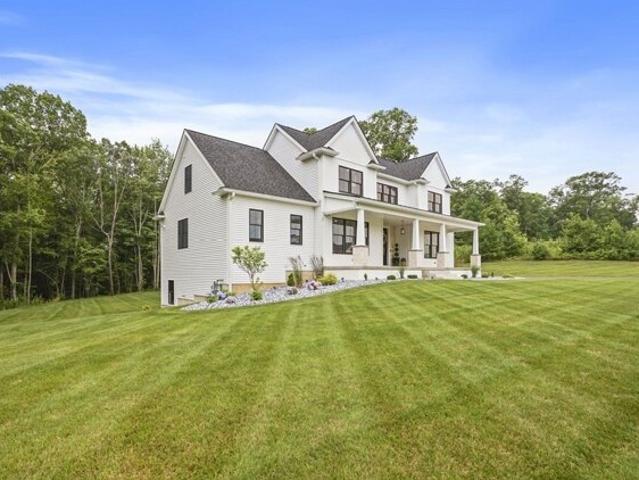 Sunset Rdg, Ludlow, Home For Sale
