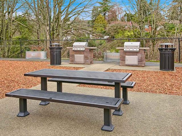 Sunset View 2 Bedroom Apartment for Rent at 2101 Sw Sunset Blvd, Bryn Mawr Skyway, WA 98057 Bryn Mawr Skyway