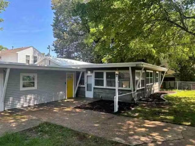 Sunshine Cottage. Pet friendly! 9333 Ewing St