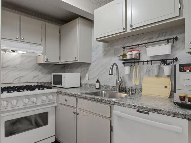 Sunstone #B 206 | 6 WEEKS FREE 1B in Pueblo’s Belmont Neighborhood!