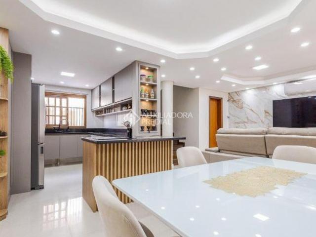 Sua Casa dos Sonhos nas Pitangueiras: Reformada, 100% Mobiliada, com Piscina e Pronta para Morar!