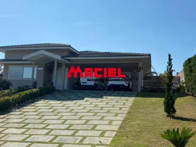 Sua Casa dos Sonhos em Condomínio Fechado de Alto Padrão!
