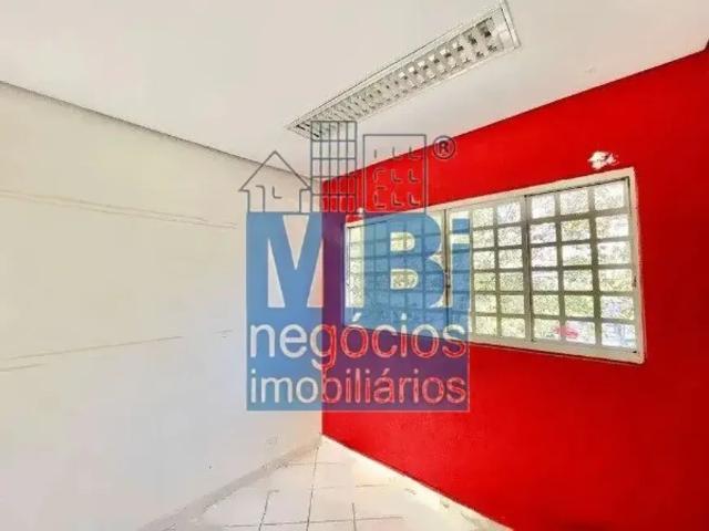 Sua Empresa no Coração do Jardim Marajoara: Oportunidade Única de Prédio Comercial de Esquina!