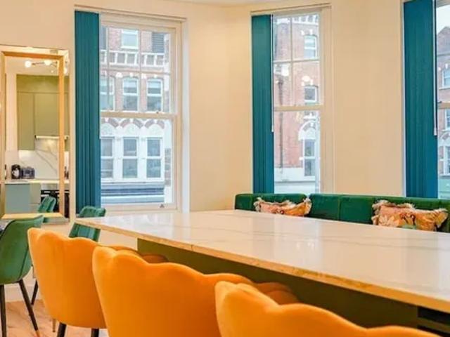Suburb SW11, Falcon Road, London, SW11 2LW, United Kingdom | 3 bed apartment for rent #165618770 | Rentberry