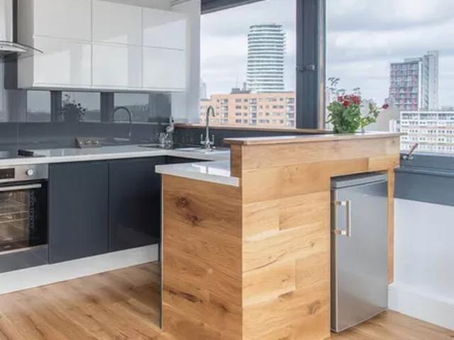 Suburb SW11, Falcon Road, London, SW11 2LW, United Kingdom | 3 bed apartment for rent #120418595 | Rentberry
