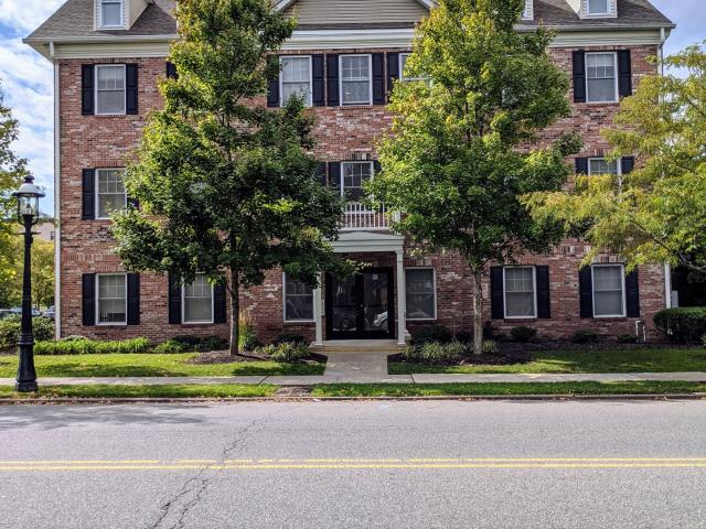 Suburban Square Apartments in the heart of Metuchen