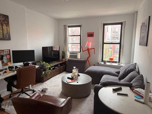 Subleasing spacious apt in East Village!