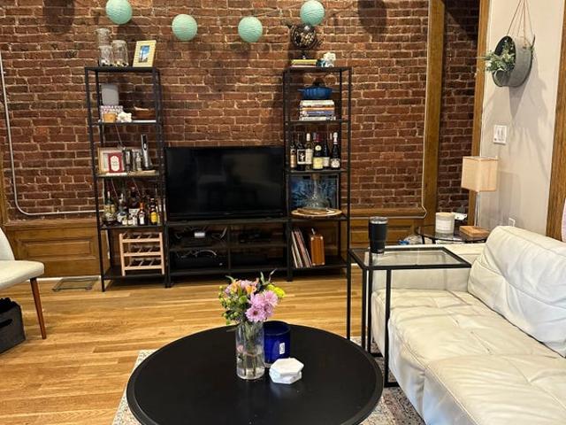 Subletting Beautiful Partially Furnished Apt 8/1